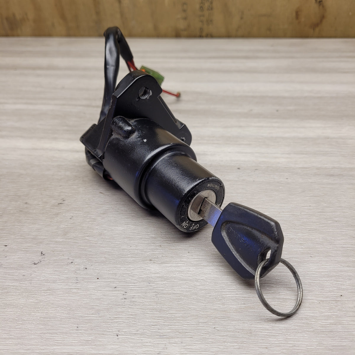 GT250 Comet Ignition switch with key — Motor Morgue